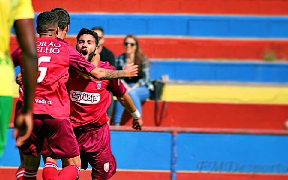 Futebol: Tiago Esgaio salta para a 1.ª Liga - Região de Cister