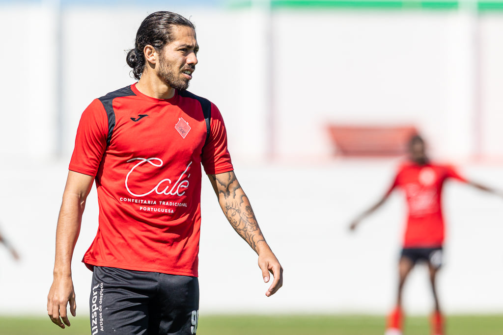 Futebol: Nazareno Ricky garante vitória do Peniche no campeonato de ...
